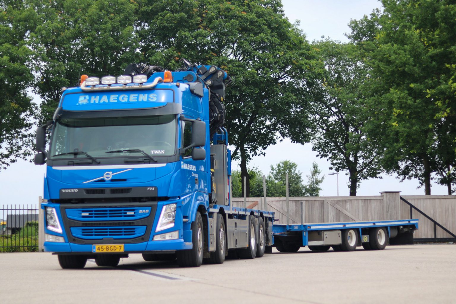 Autolaadkraan aanhanger | Autolaadkraan van Haegens Kraanverhuur